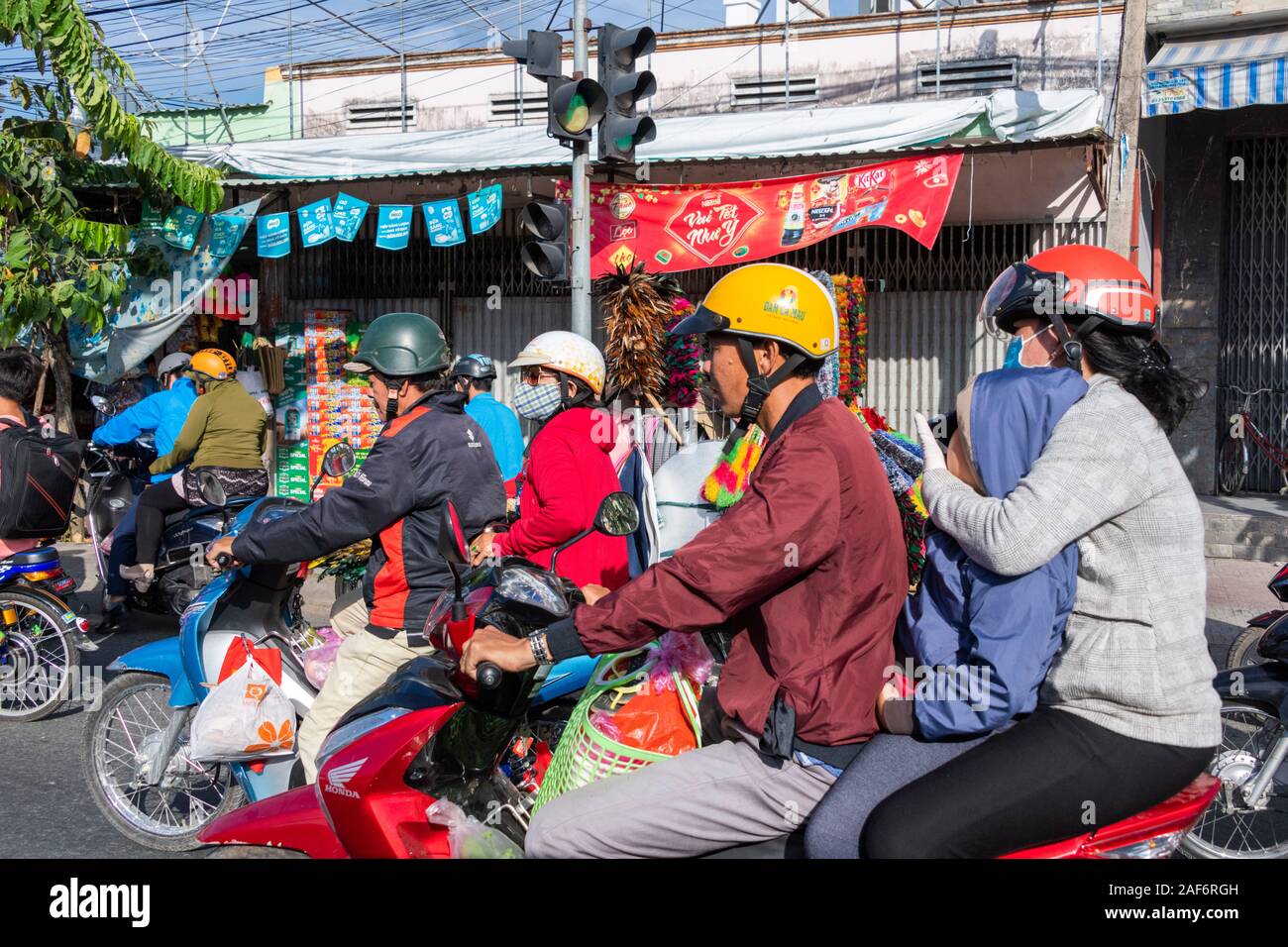 People on mopeds motorbikes hi-res stock photography and images - Alamy