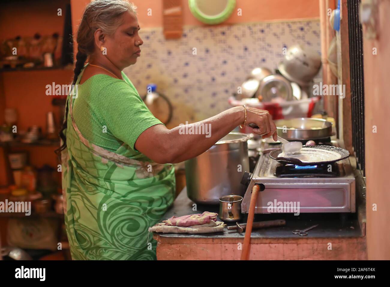 Indian woman making dosa hi-res stock photography and images - Alamy