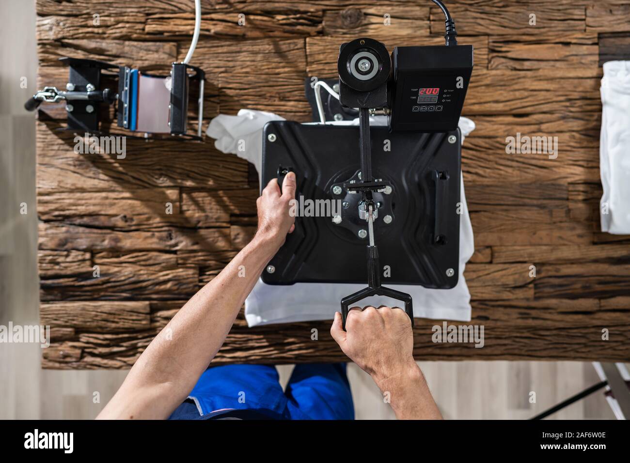 Printing on tshirts hi-res stock photography and images - Alamy