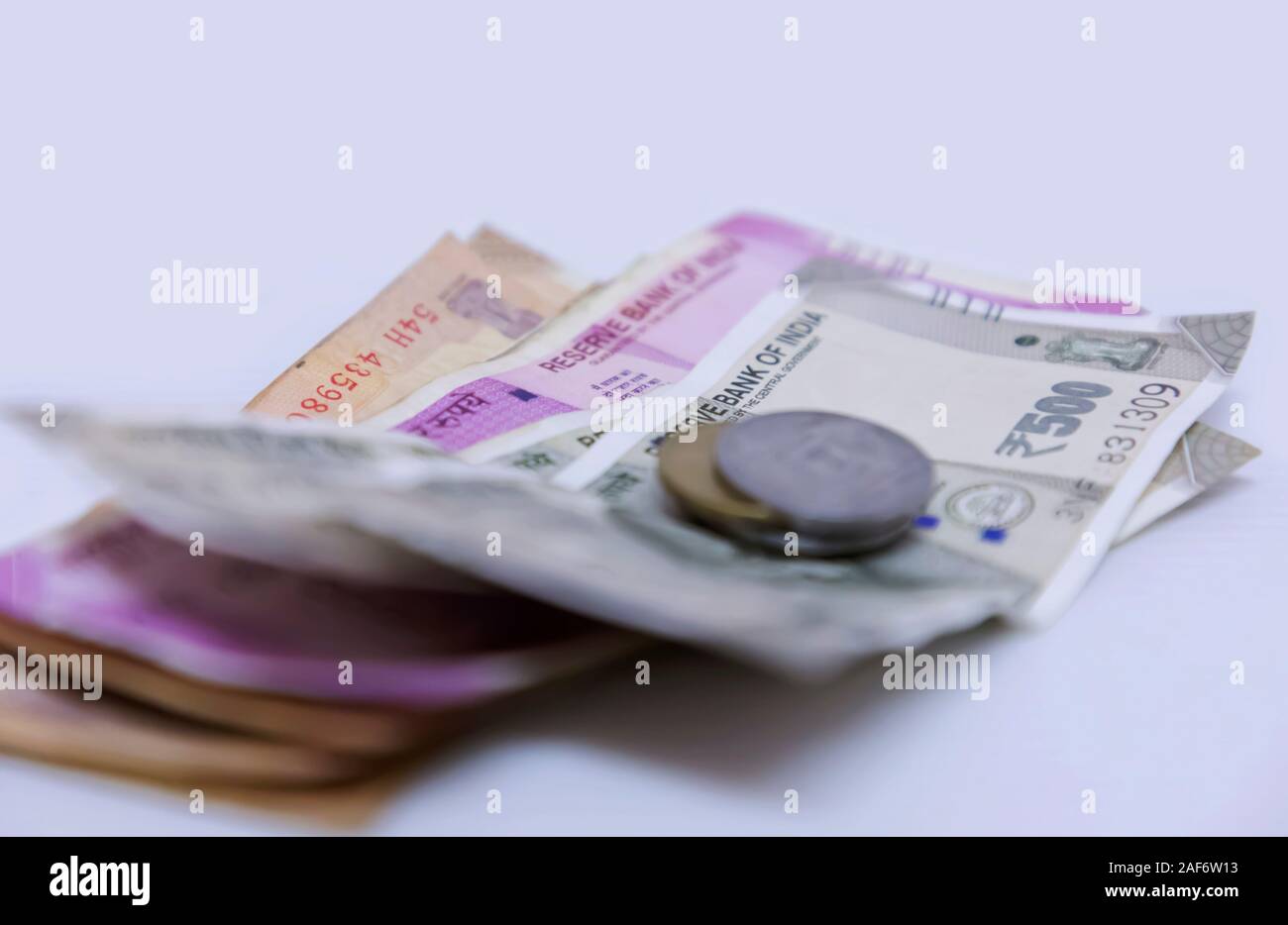 Five thousand rupees note hi-res stock photography and images - Alamy