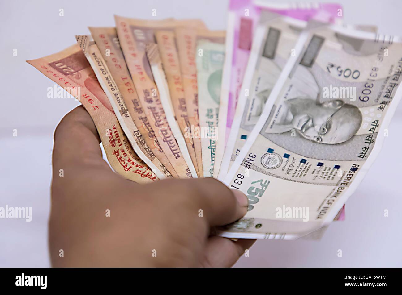 Hand holding indian rupee notes hi-res stock photography and images - Alamy