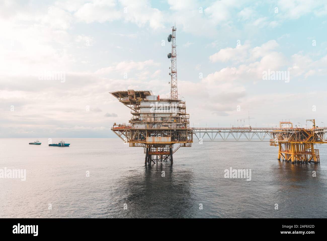 Massive offshore oil production platform Stock Photo - Alamy