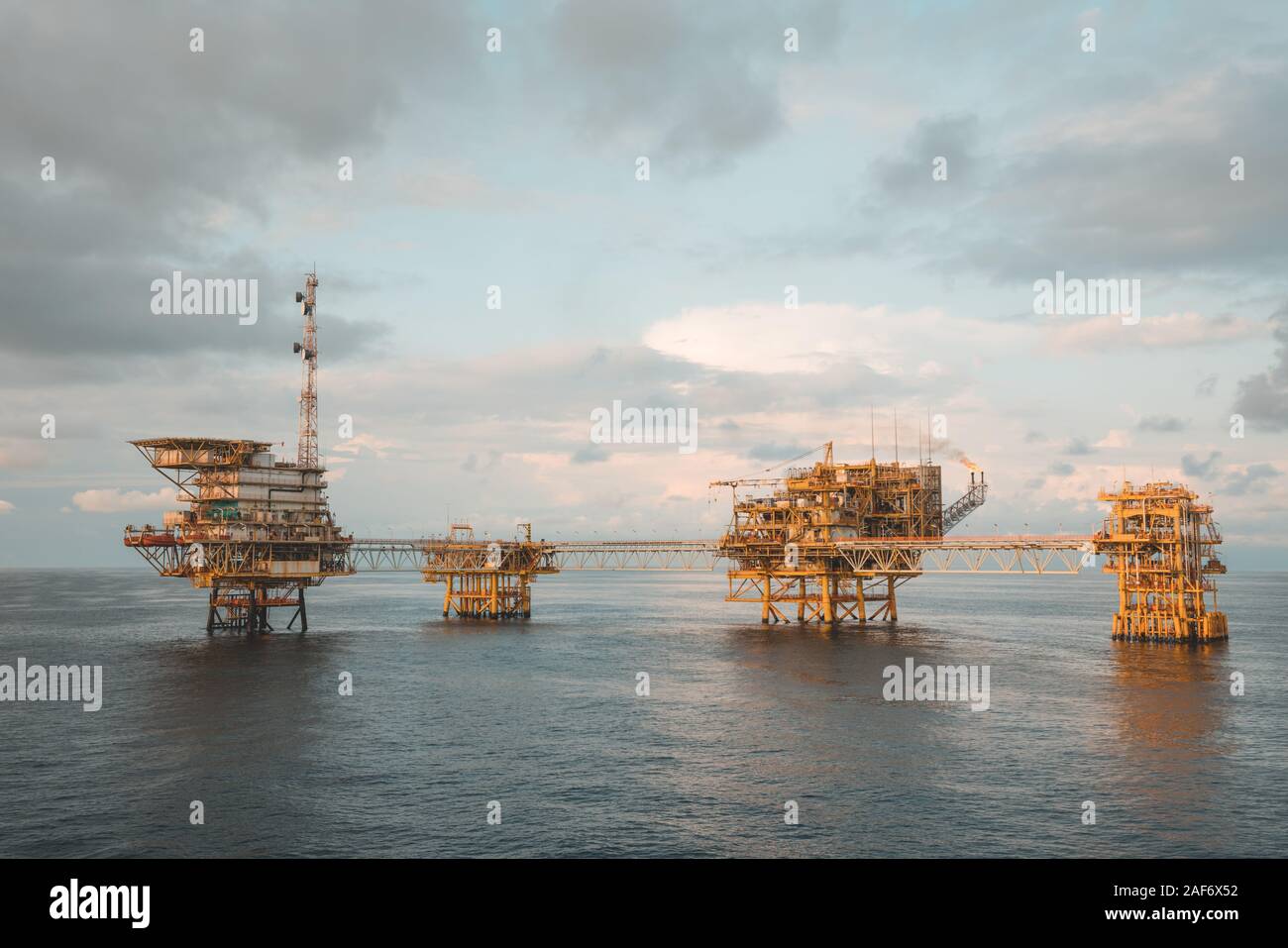 Massive offshore oil production platform Stock Photo - Alamy