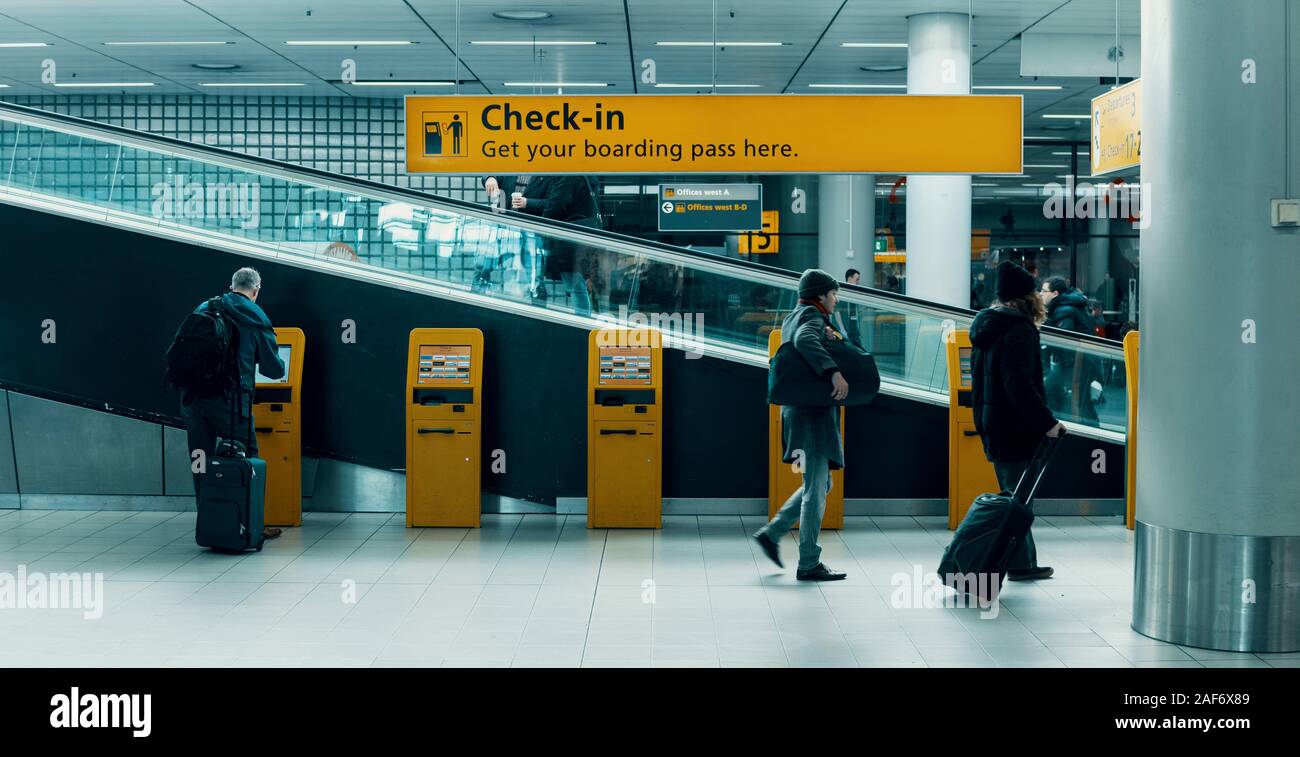 Schiphol airport hall check in Stock Photo - Alamy