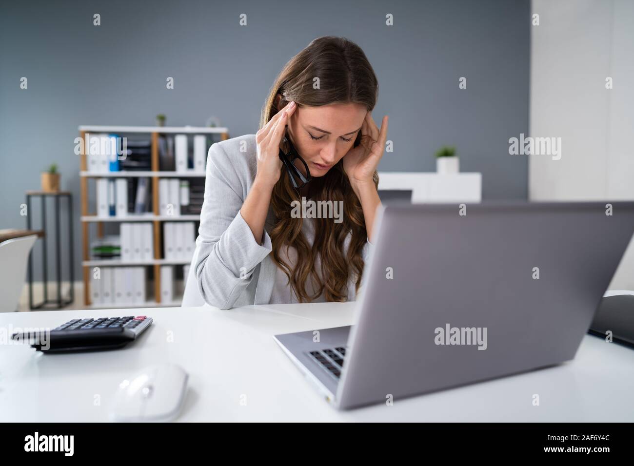 Upset woman office hi-res stock photography and images - Alamy