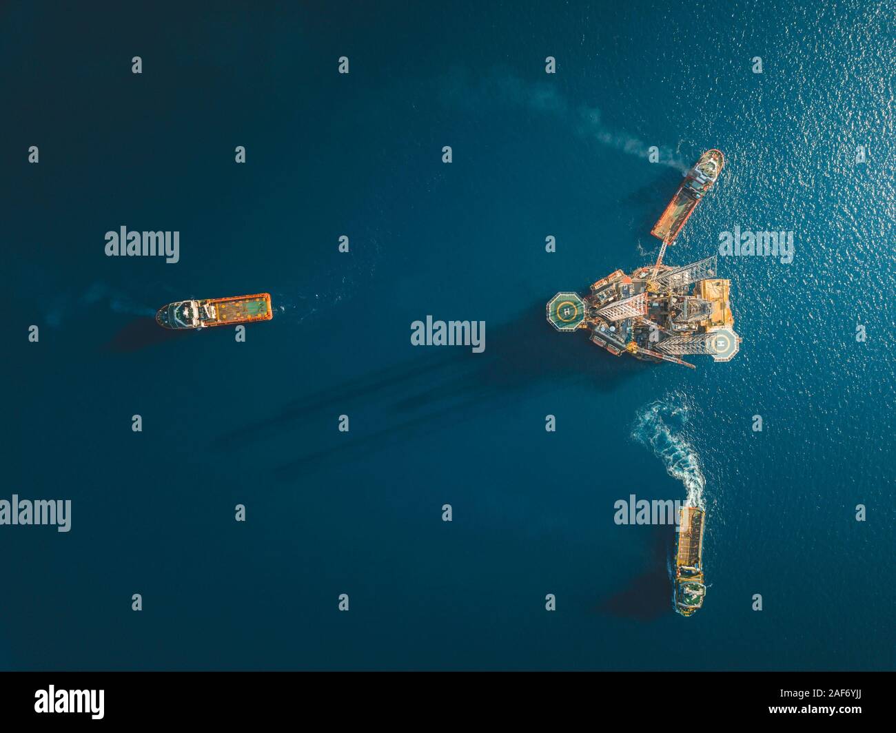 Jack up drilling rig hi-res stock photography and images - Alamy