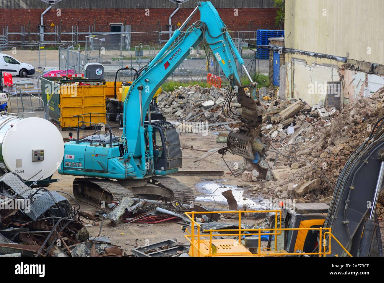 Mechanical crane grab scrap metal hi-res stock photography and images ...