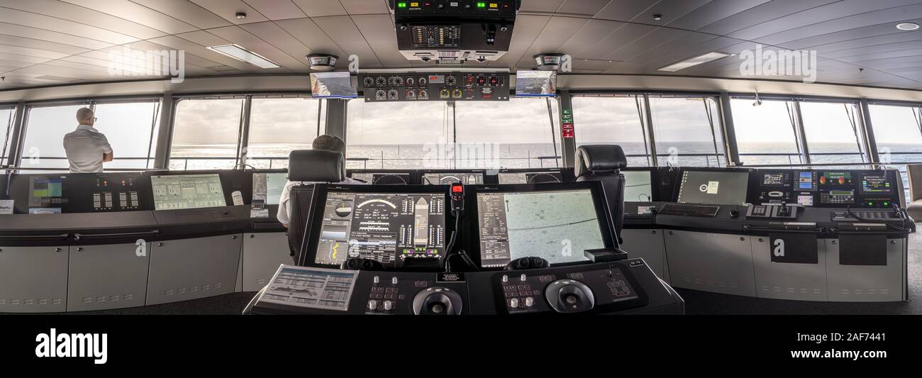 In the middle of the command bridge (like here at Mein Schiff 1) are ...