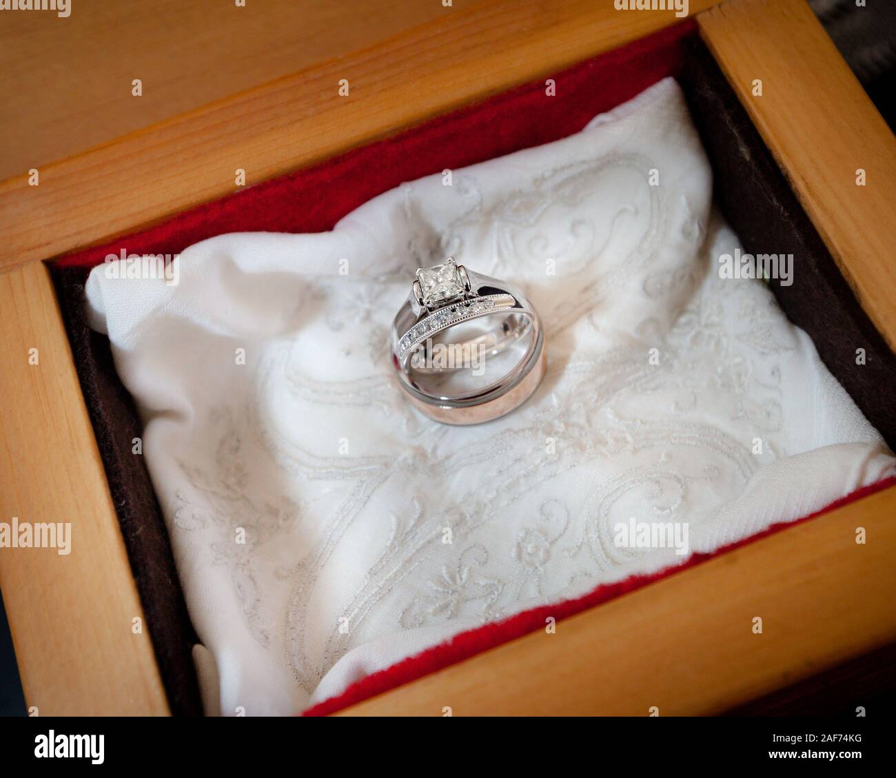 Silver gold wedding rings in hi-res stock photography and images - Alamy