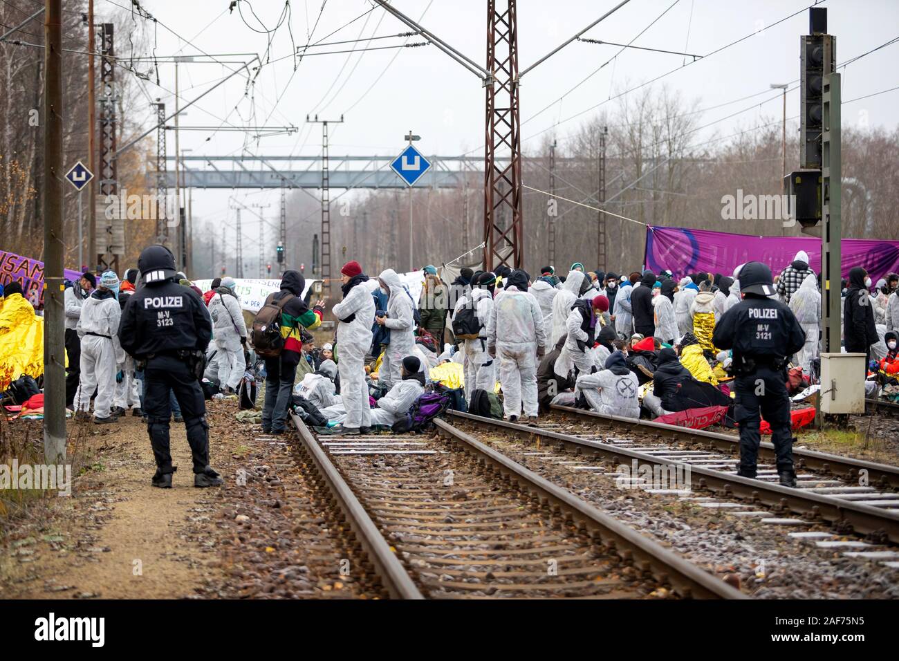 Protests against coal mining of Ende Gelaende in Brandenburg ...