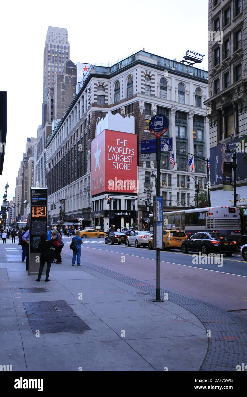 The main building of Macy's in New York has 198,500 sqm, 10 floors and ...