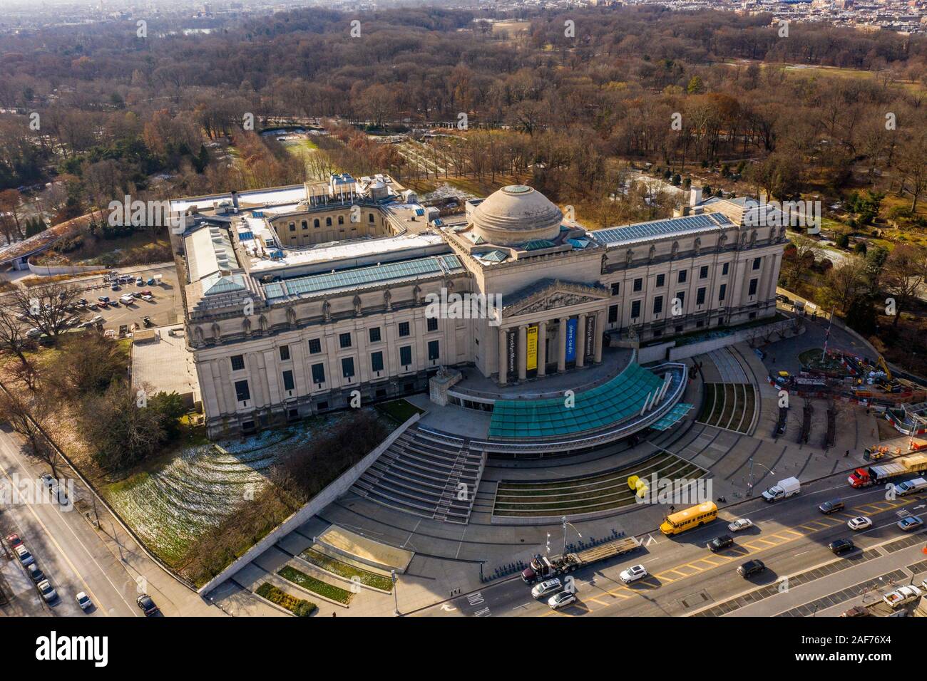 New york museum exterior hi-res stock photography and images - Alamy