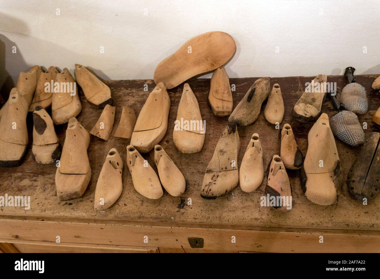 old shoe repairer tools detail Stock Photo - Alamy