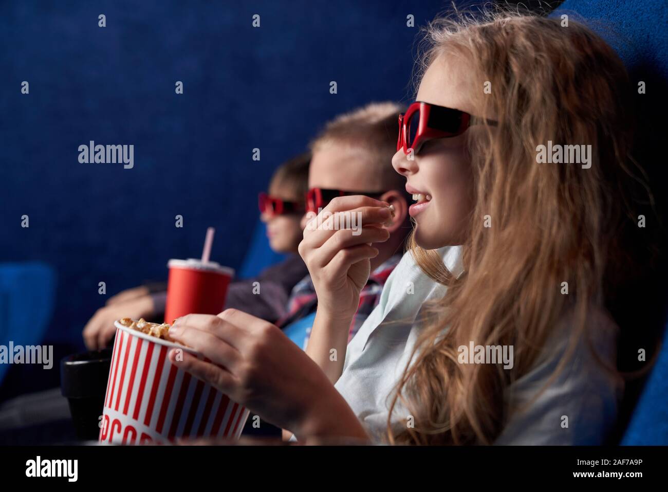 Teen girl eating with friends hi-res stock photography and images - Alamy