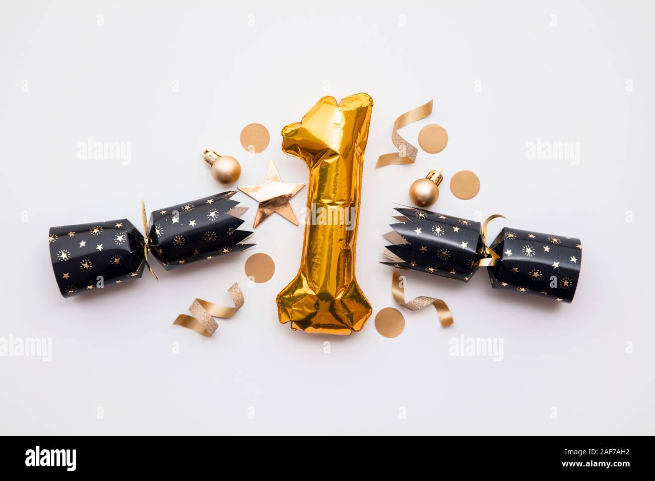 Christmas countdown. Gold number 1 with festive cristmas cracker ...