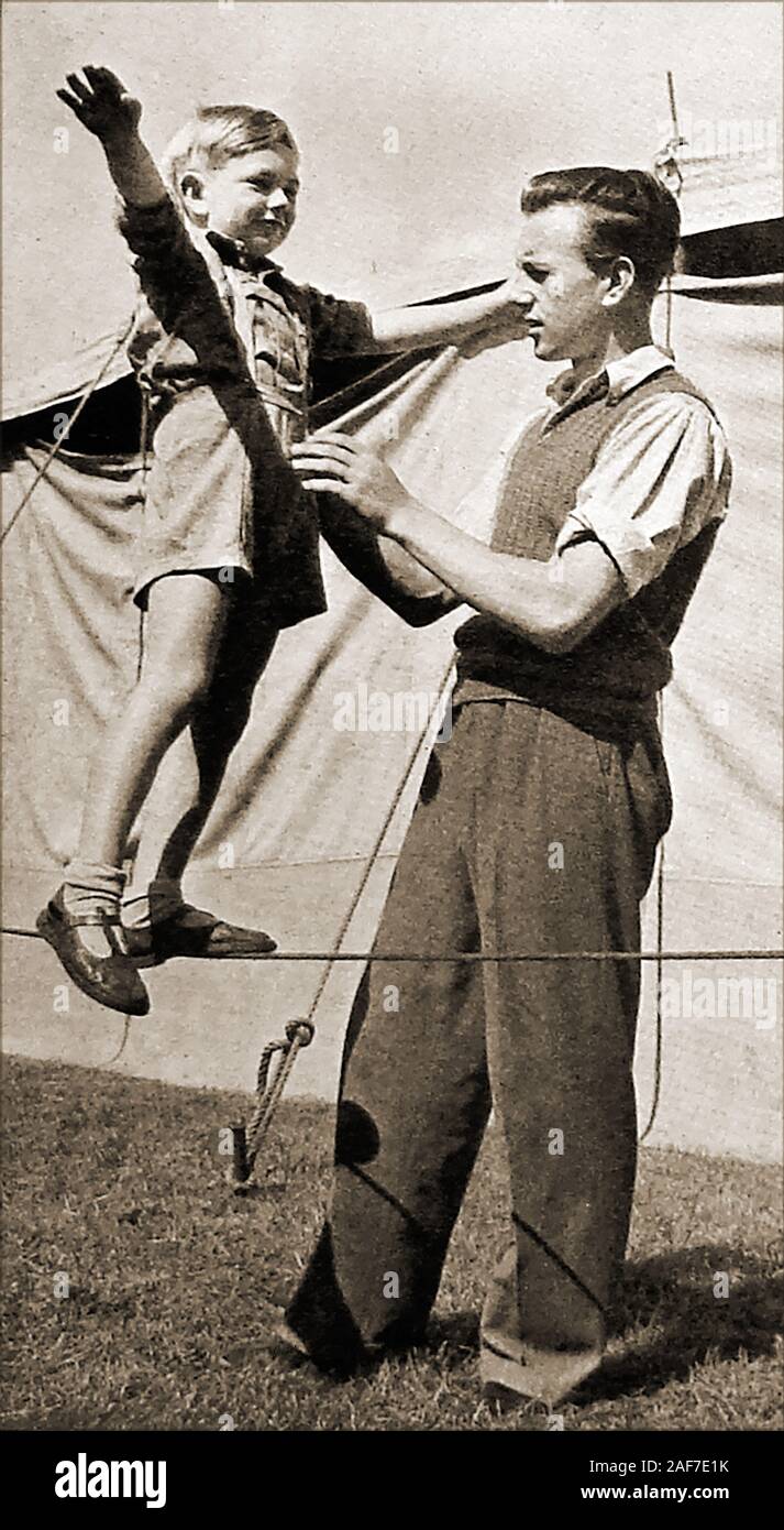 Vintage circus performer hi-res stock photography and images - Alamy