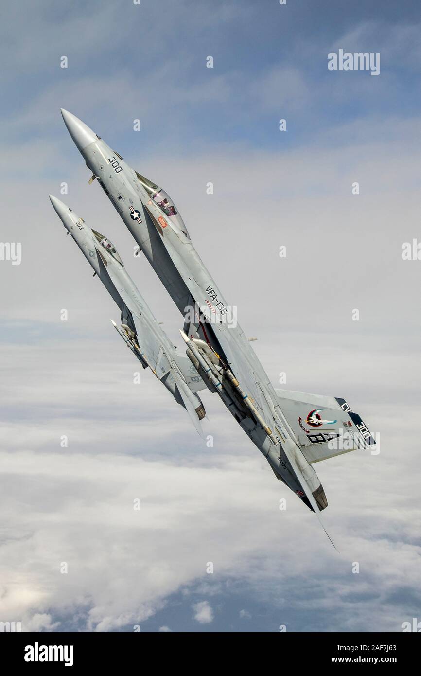 Fight formation hi-res stock photography and images - Alamy