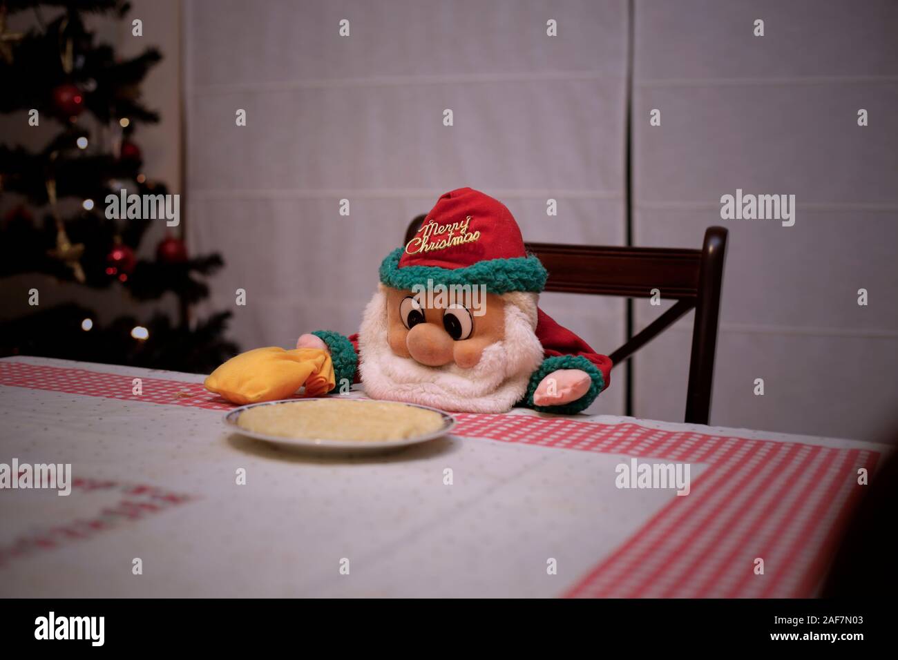 Santa claus doll eating a plate of sweet vermicelli Stock Photo - Alamy