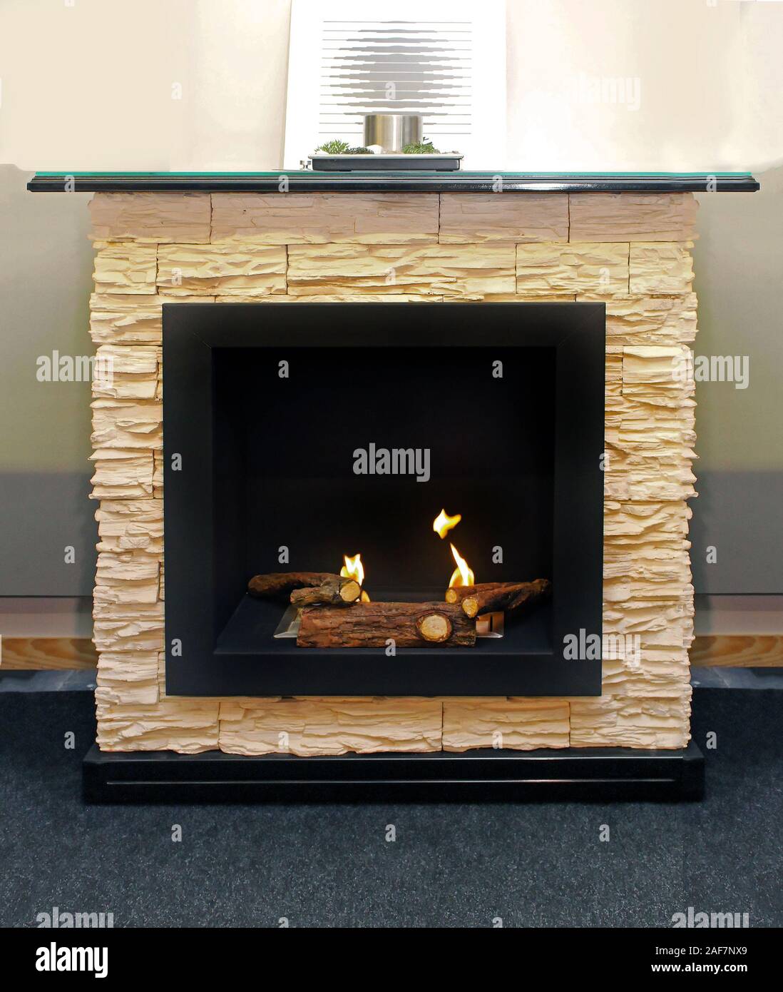 Retro stone hi-res stock photography and images - Alamy