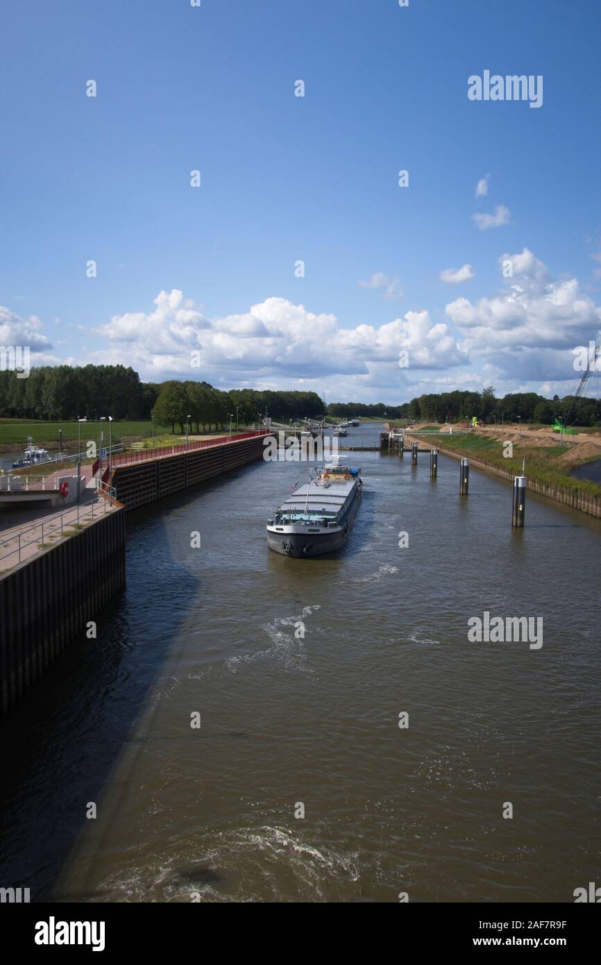 Vintage sluice gate hi-res stock photography and images - Alamy