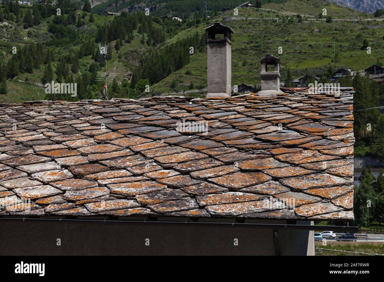 Italy houses tree tiles hi-res stock photography and images - Alamy