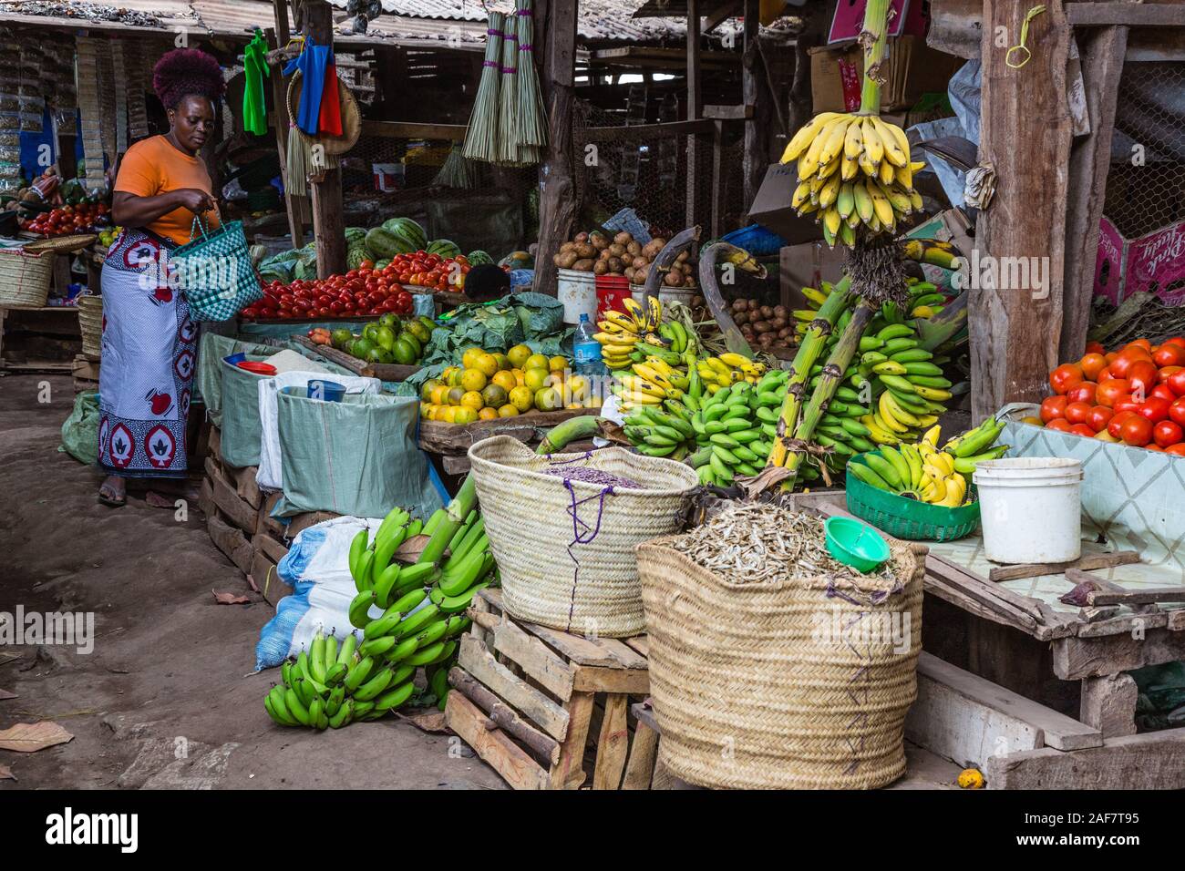 Tanzania. Mto wa Mbu. Fruit Stall in the Market Stock Photo - Alamy