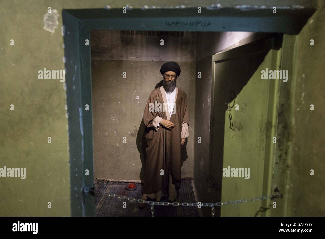 Tehran, Iran. 12th Dec, 2019. The statue of Iran's Supreme Leader ...
