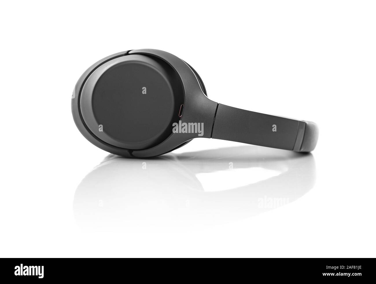 Black wireless headphones hi-res stock photography and images - Alamy