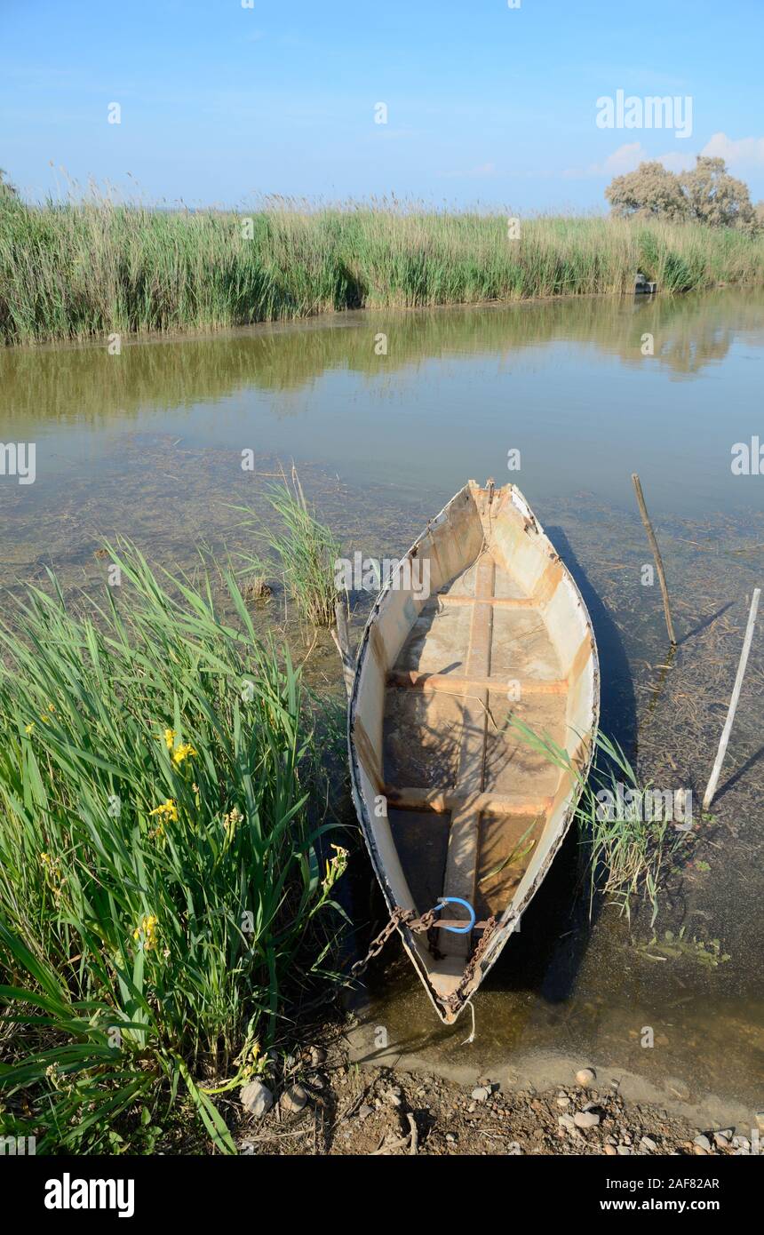 Wooden boat hi-res stock photography and images - Alamy