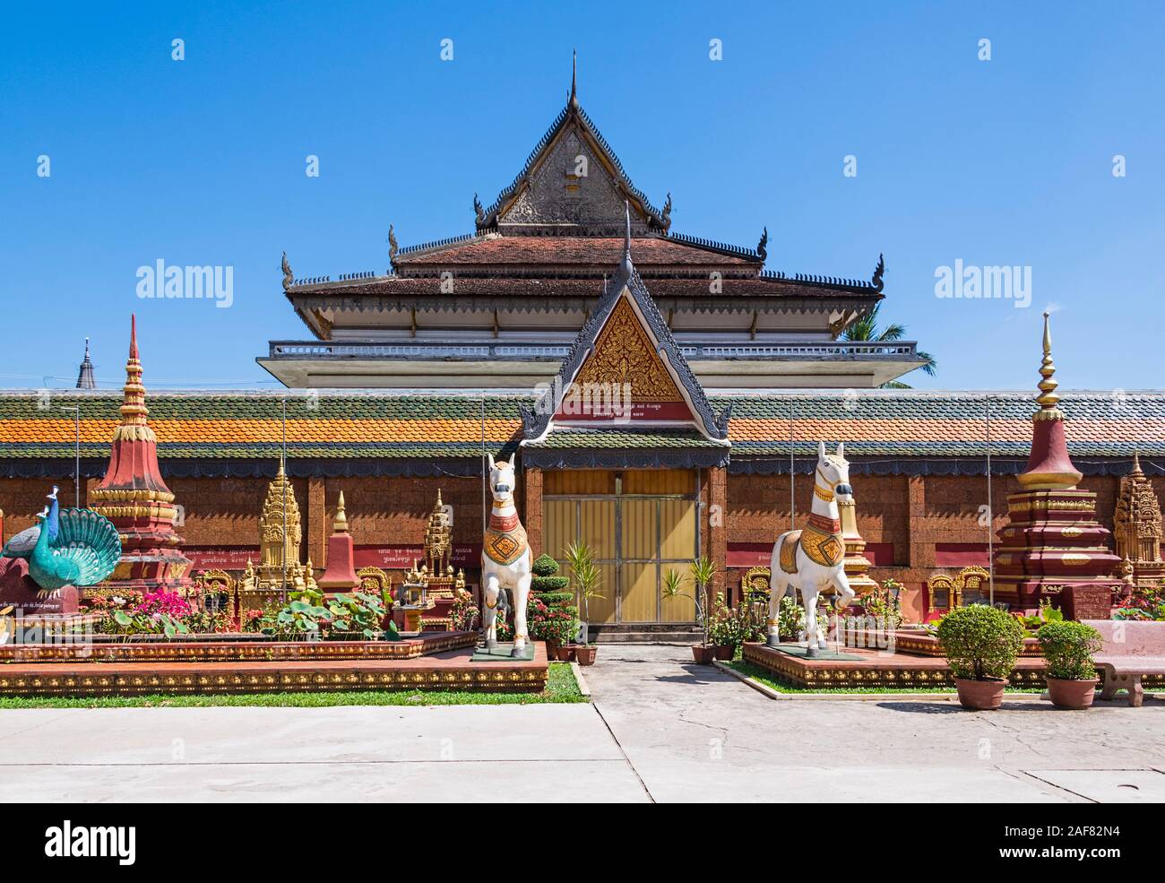 Courtyard preah prom rath pagoda hi-res stock photography and images ...