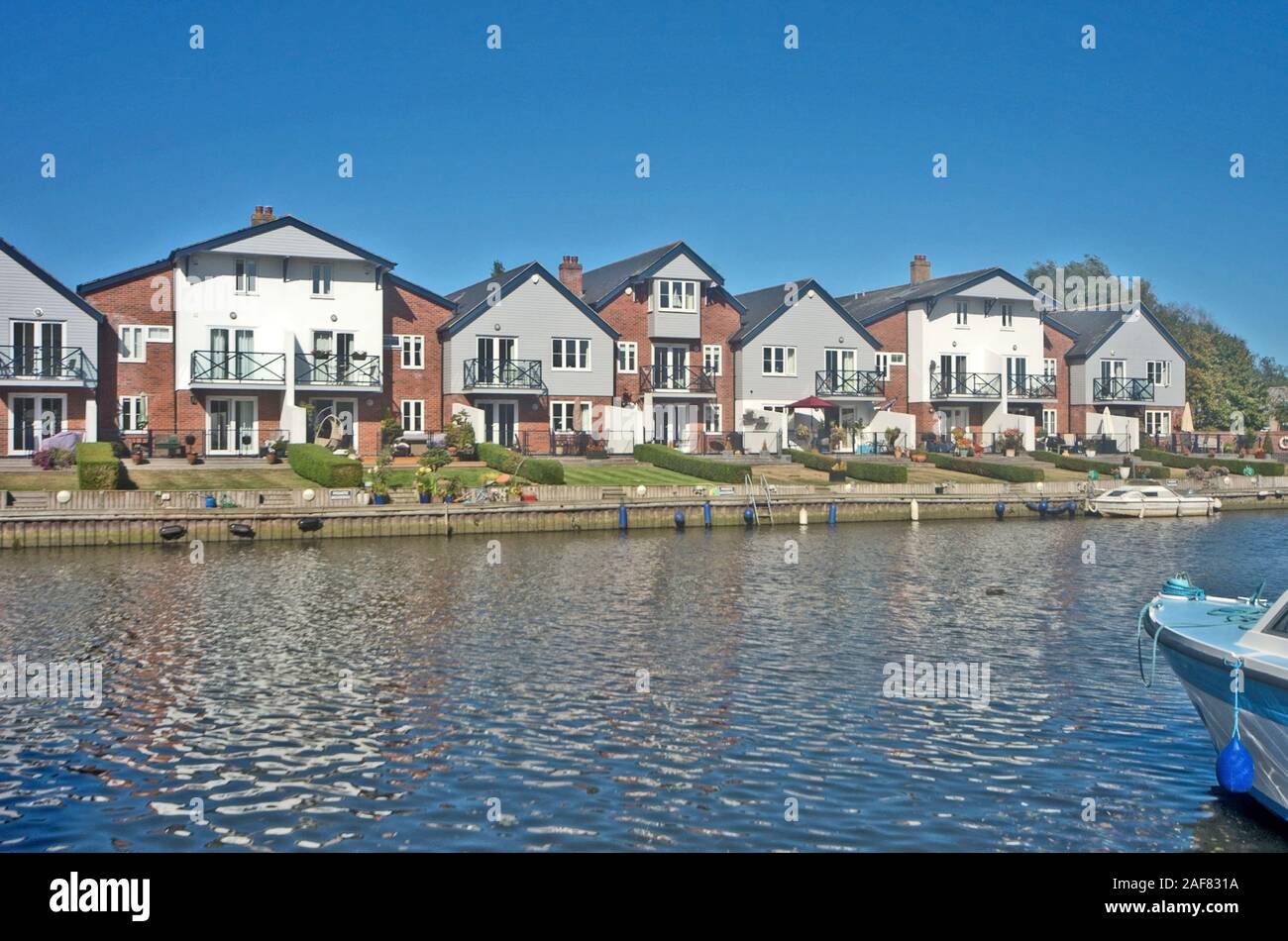 Loddon Norfolk River Chet River Side Resiential Property Stock Photo ...