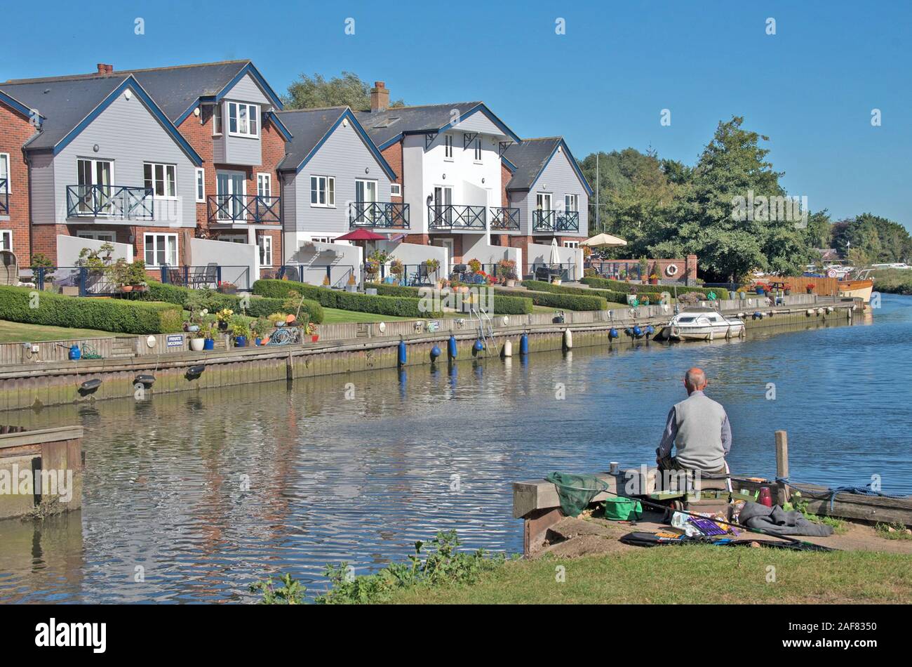 Loddon Norfolk River Chet River Side Resiential Property and Fisherman ...