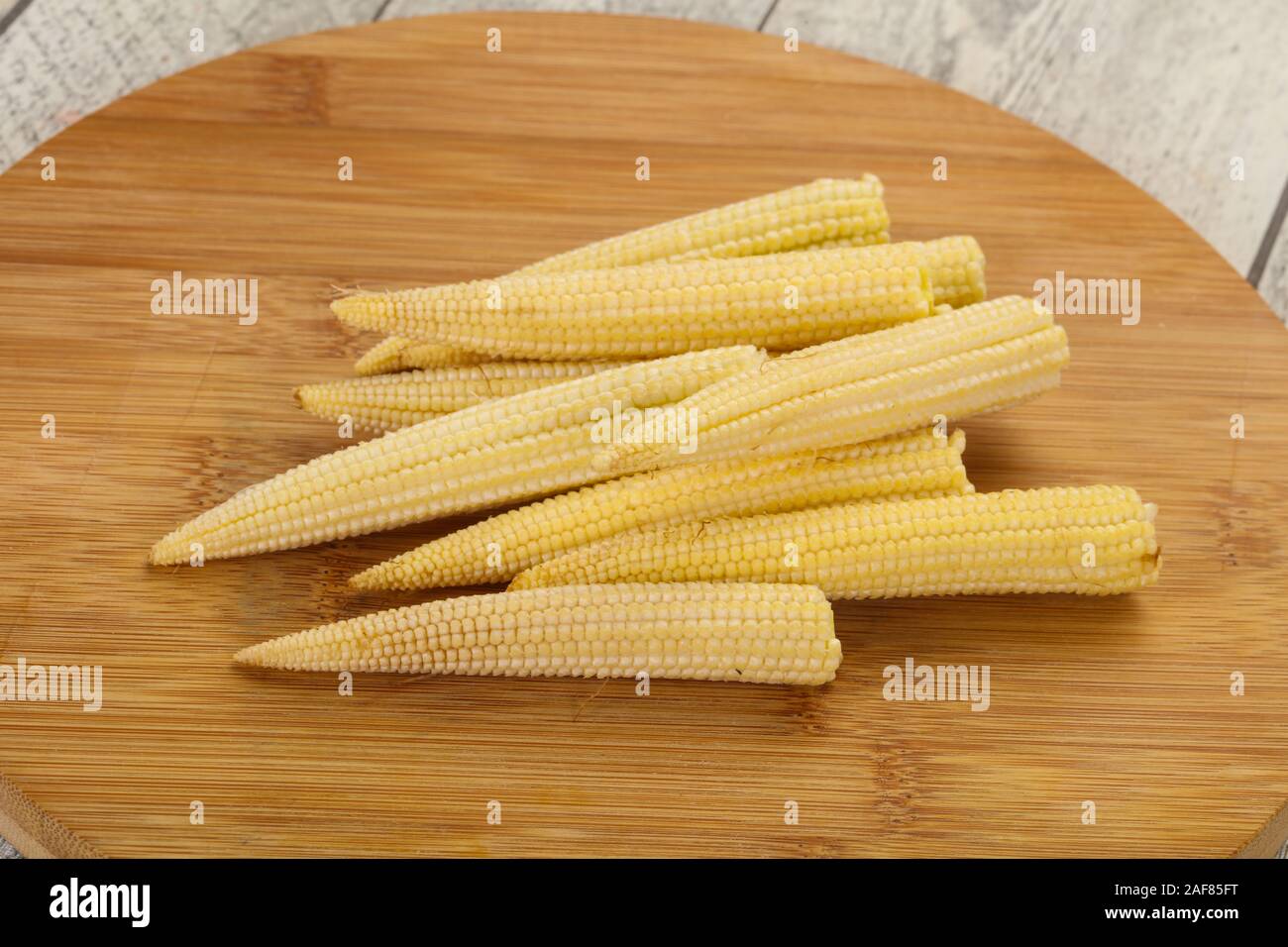Raw baby corn over the wooden board Stock Photo - Alamy