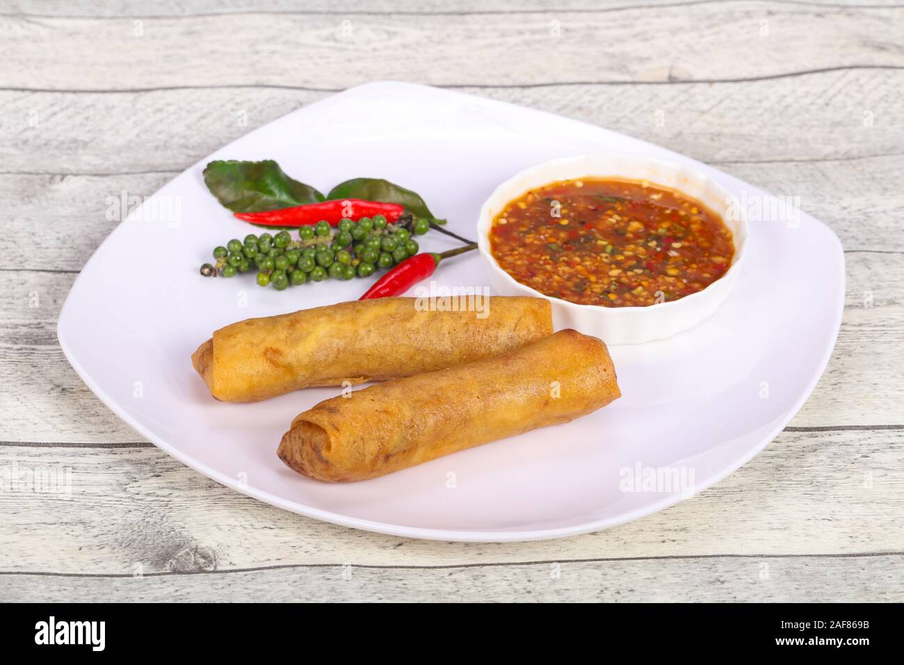 Deep fried spring roll with prawn and cabbage Stock Photo - Alamy