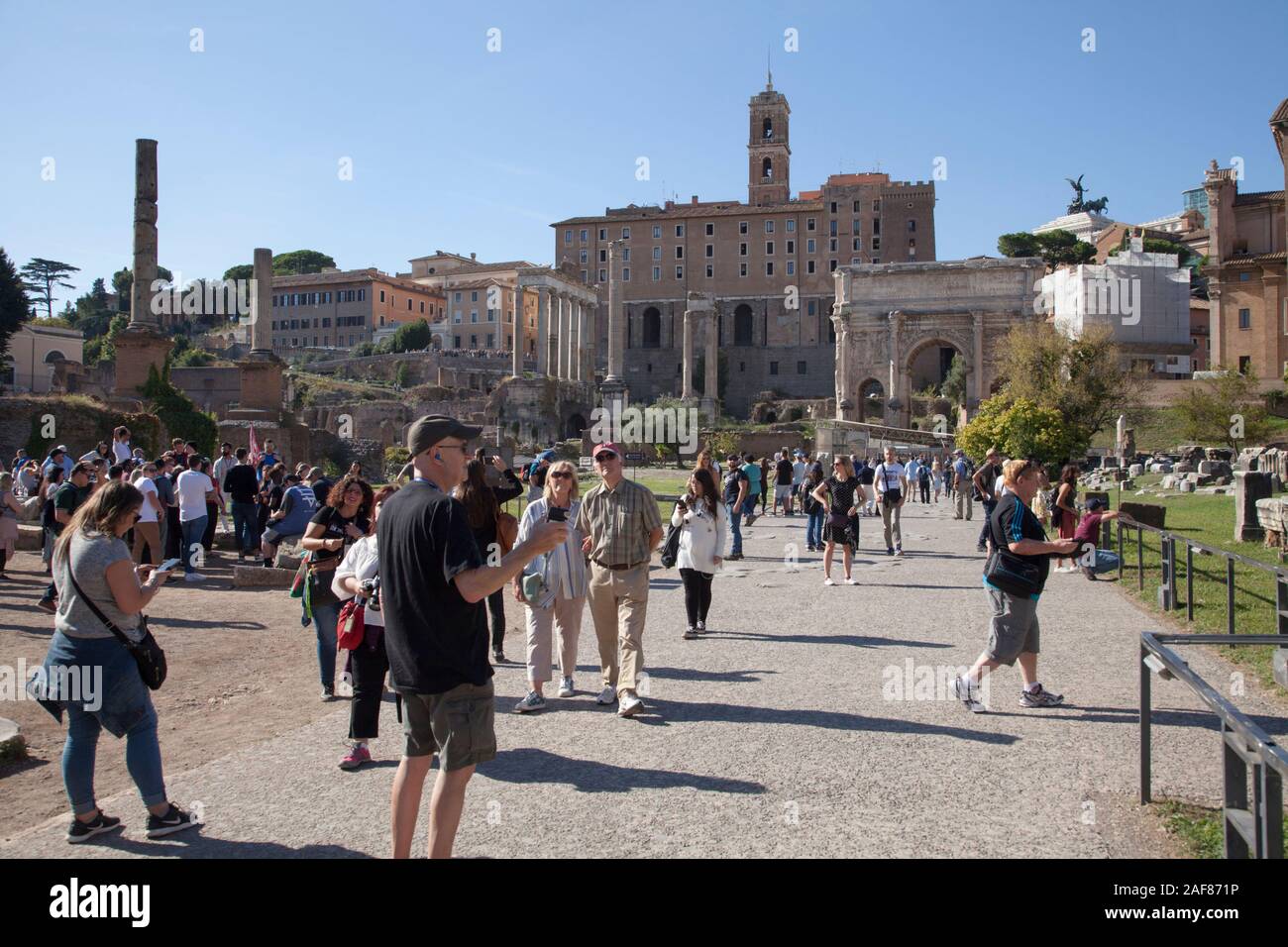 Roman crowd hi-res stock photography and images - Alamy