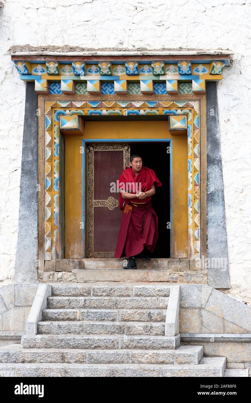 Yunnan province monastery winter hi-res stock photography and images ...