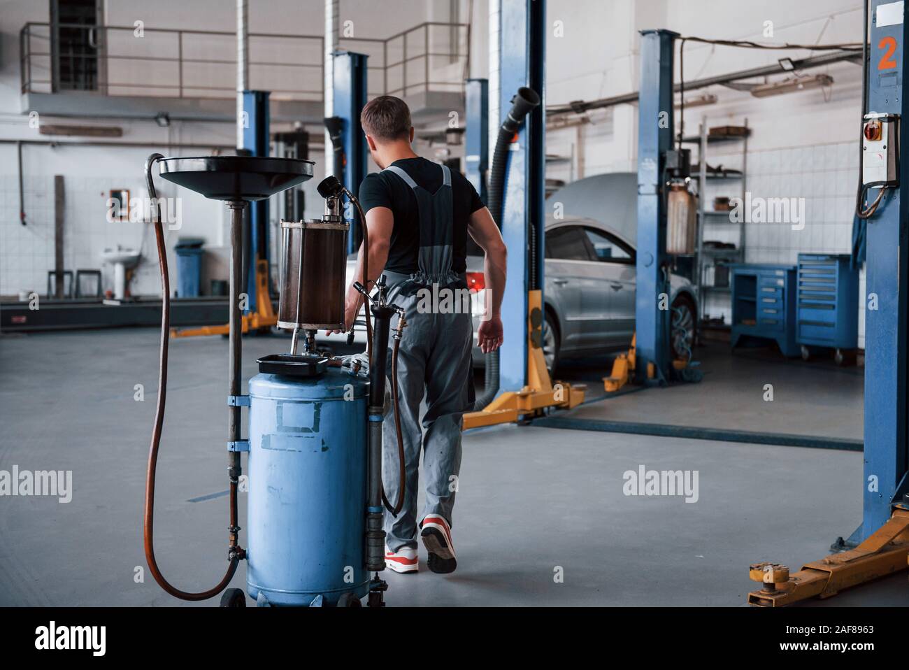 Big garage hi-res stock photography and images - Alamy
