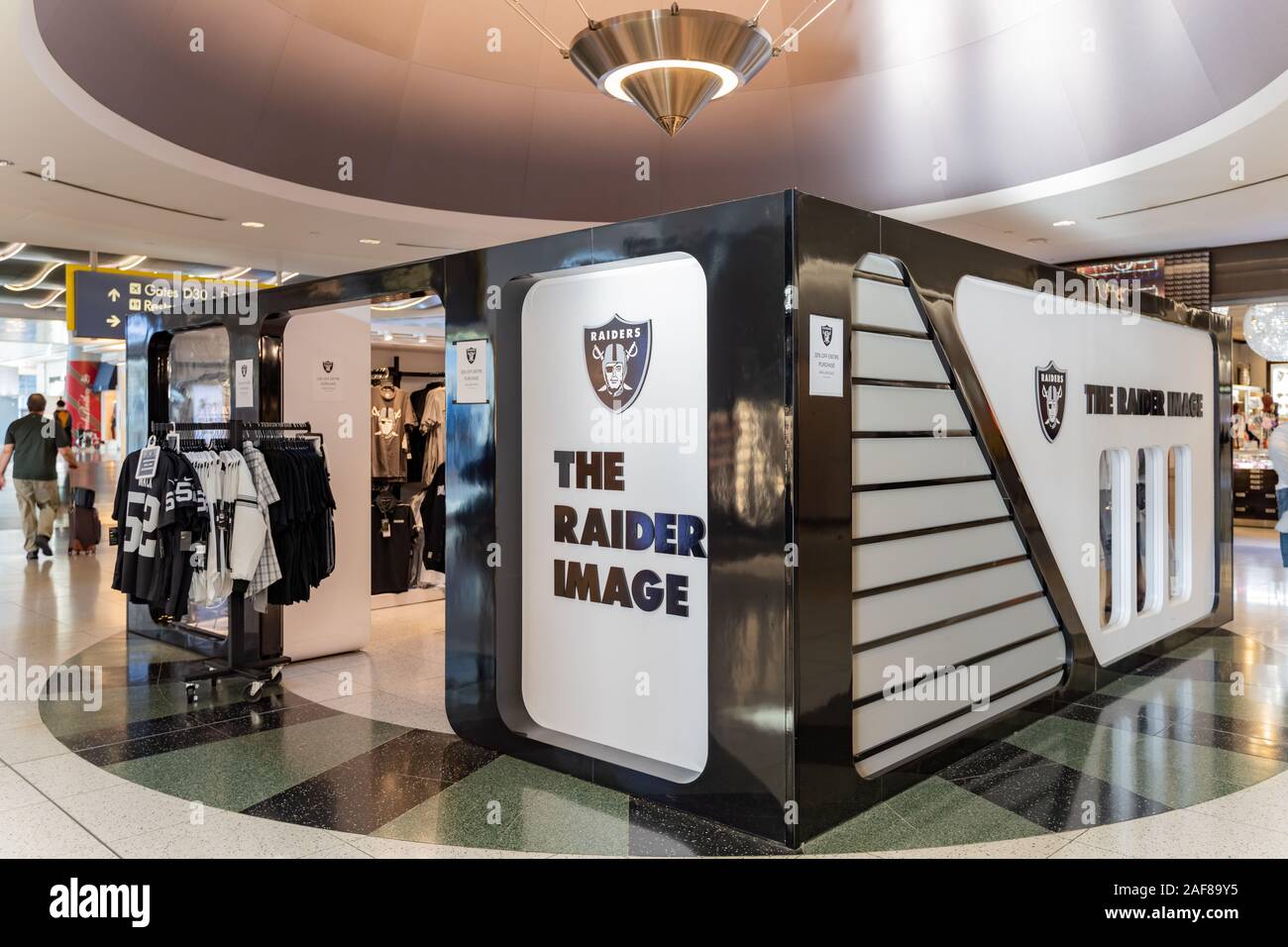 Airport store united states hi-res stock photography and images - Alamy
