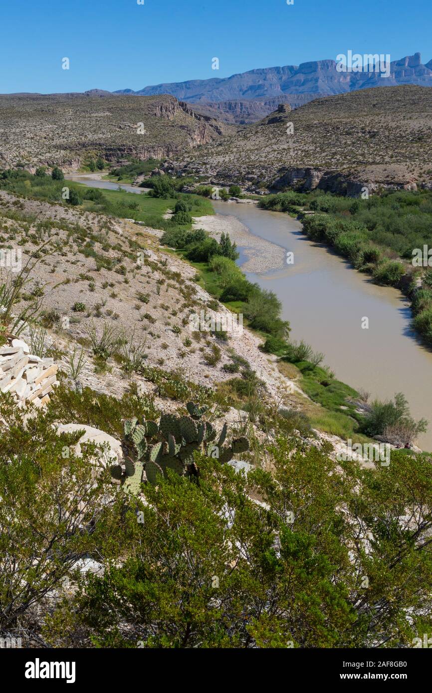 Rio grande river texas mexico landscape hi-res stock photography and ...
