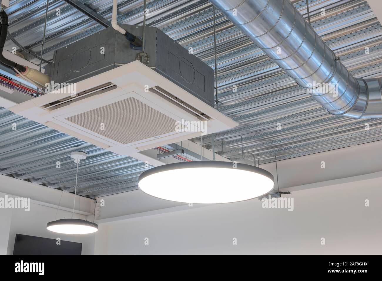 Exposed Ceiling Stock Photos & Exposed Ceiling Stock Images - Alamy