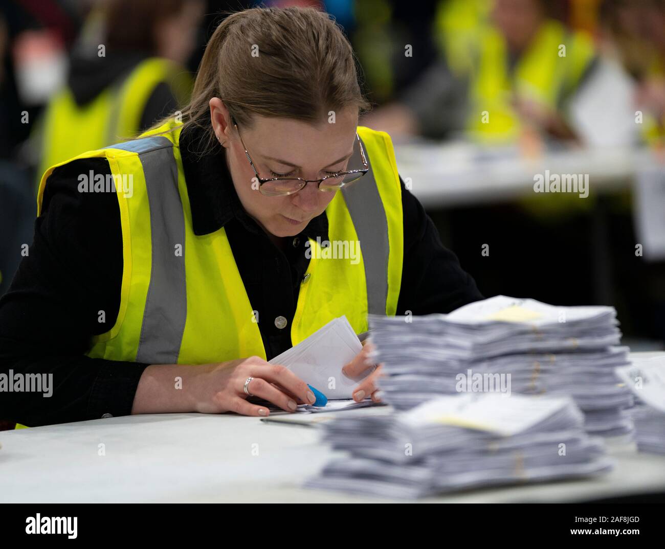 Counting ballot papers hi-res stock photography and images - Alamy