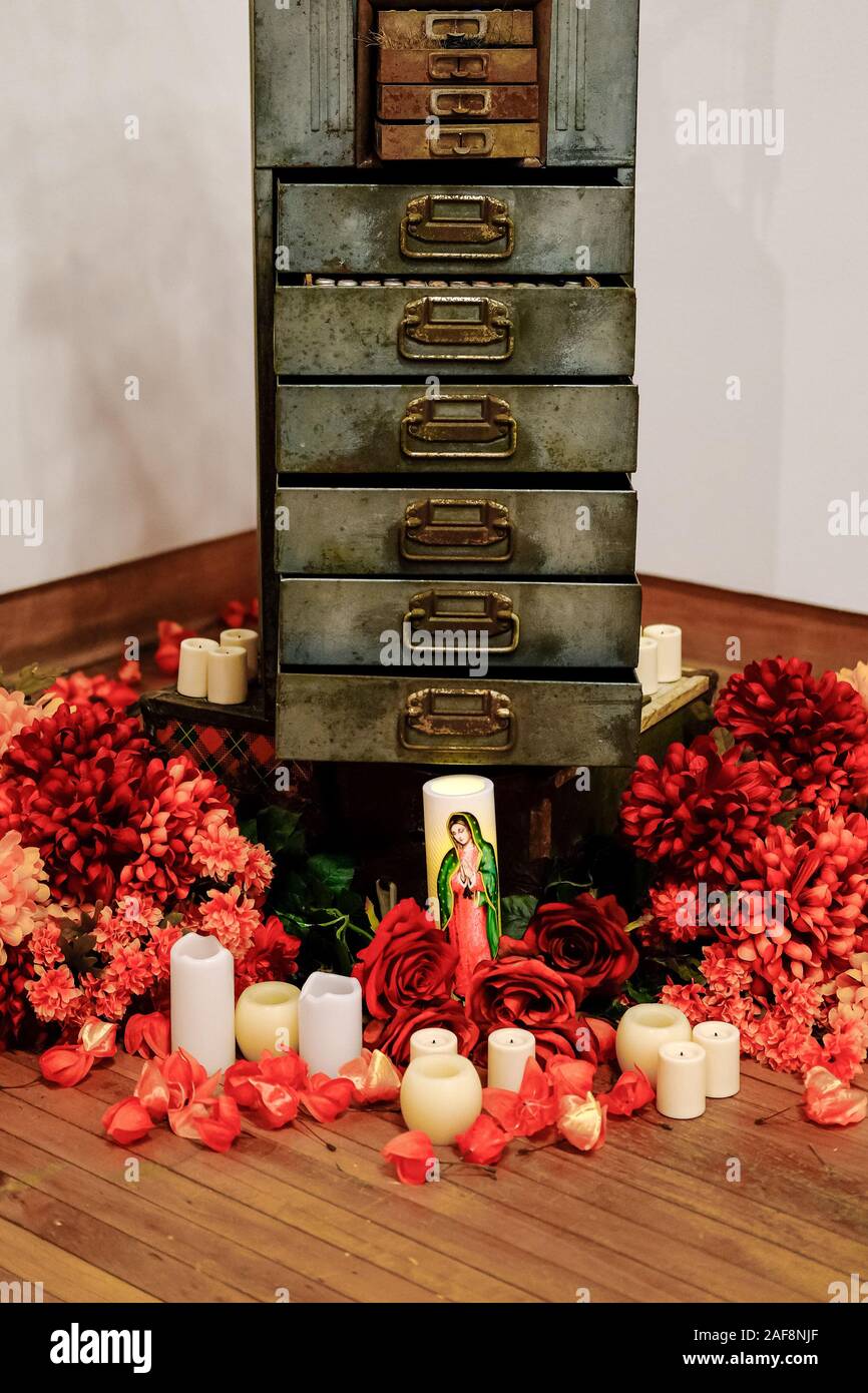 Flowers chest hi-res stock photography and images - Alamy
