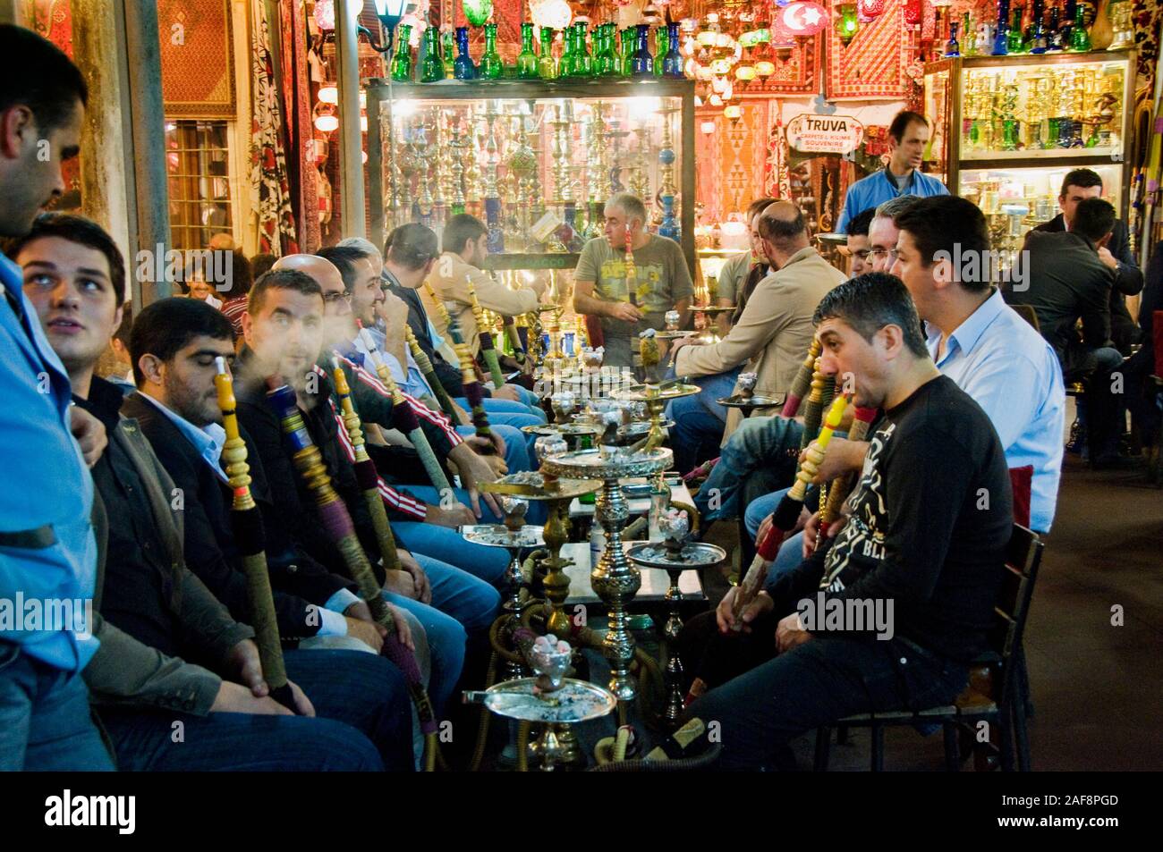 Turkish people smoking hi-res stock photography and images - Alamy