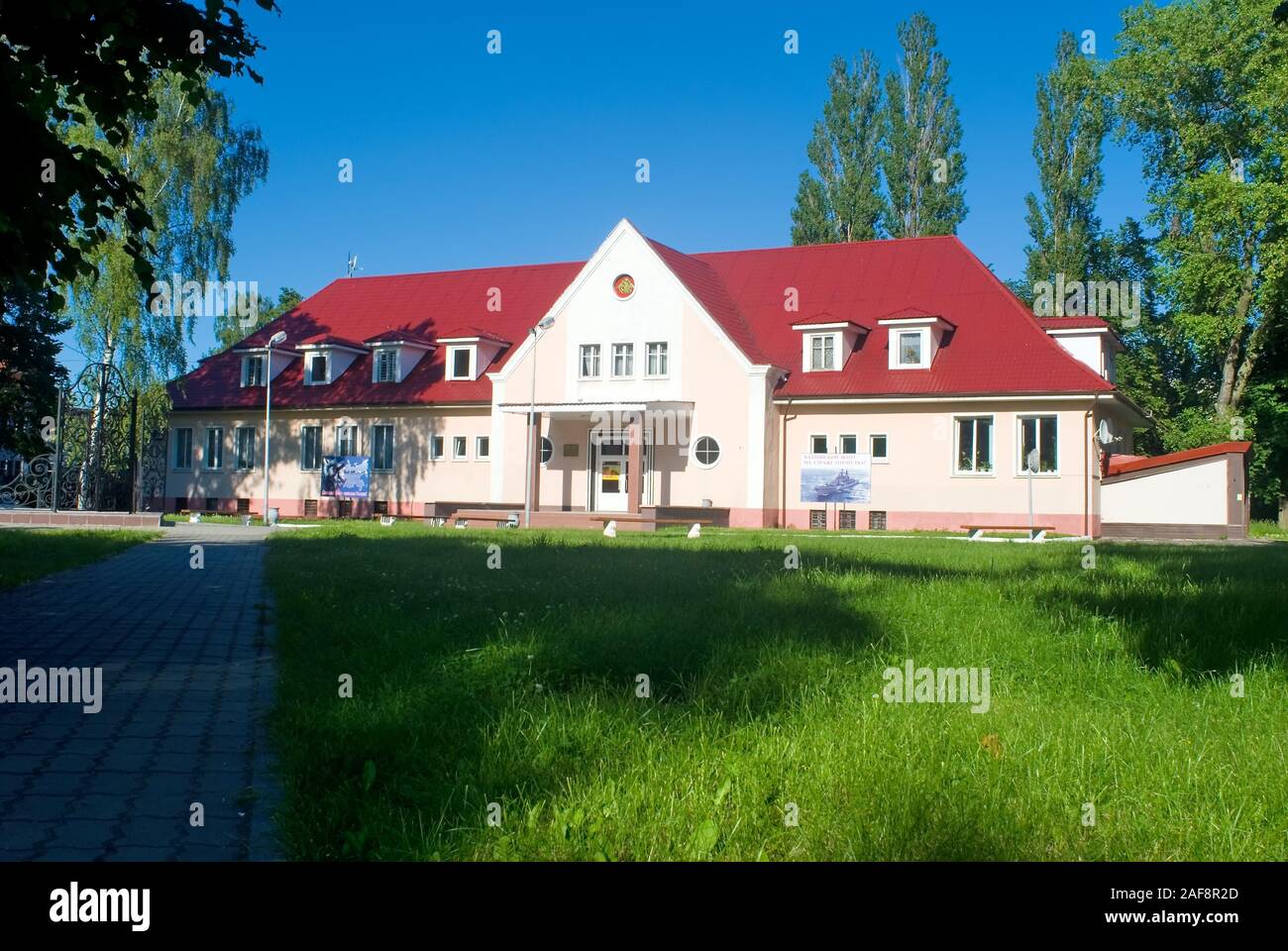 Officers club hi-res stock photography and images - Alamy