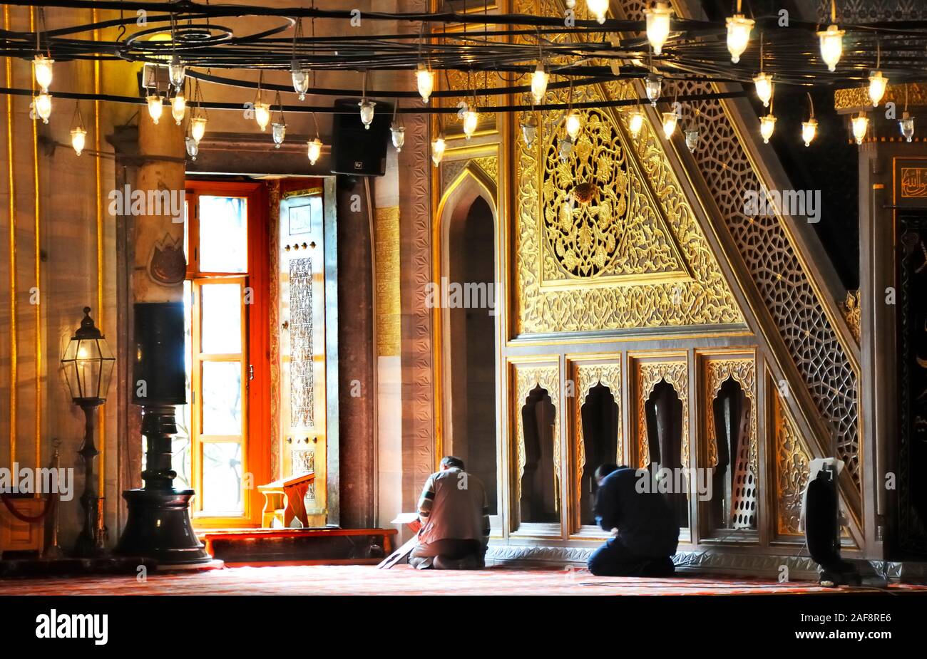 Prayer time. Yeni Camii mosque. Istanbul, Turkey Stock Photo - Alamy