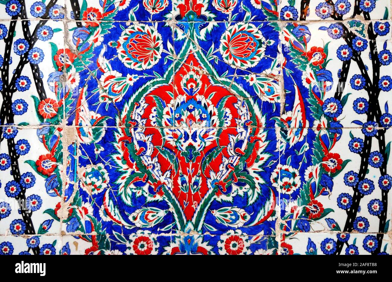 Iznik tiles hi-res stock photography and images - Alamy