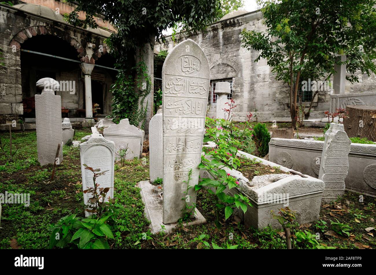 Muslim tombstones hi-res stock photography and images - Alamy