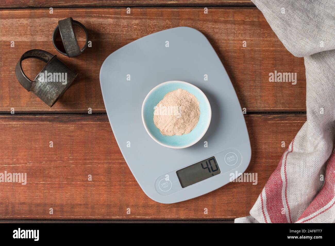 Powder scale weigh bowl hi-res stock photography and images - Alamy