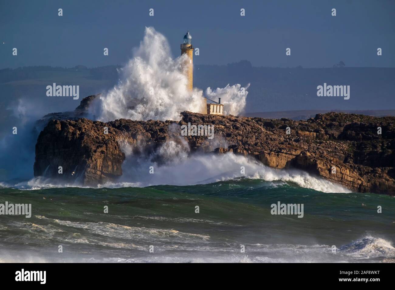 Mouro island lighthouse. Big waves and winter storm Stock Photo - Alamy