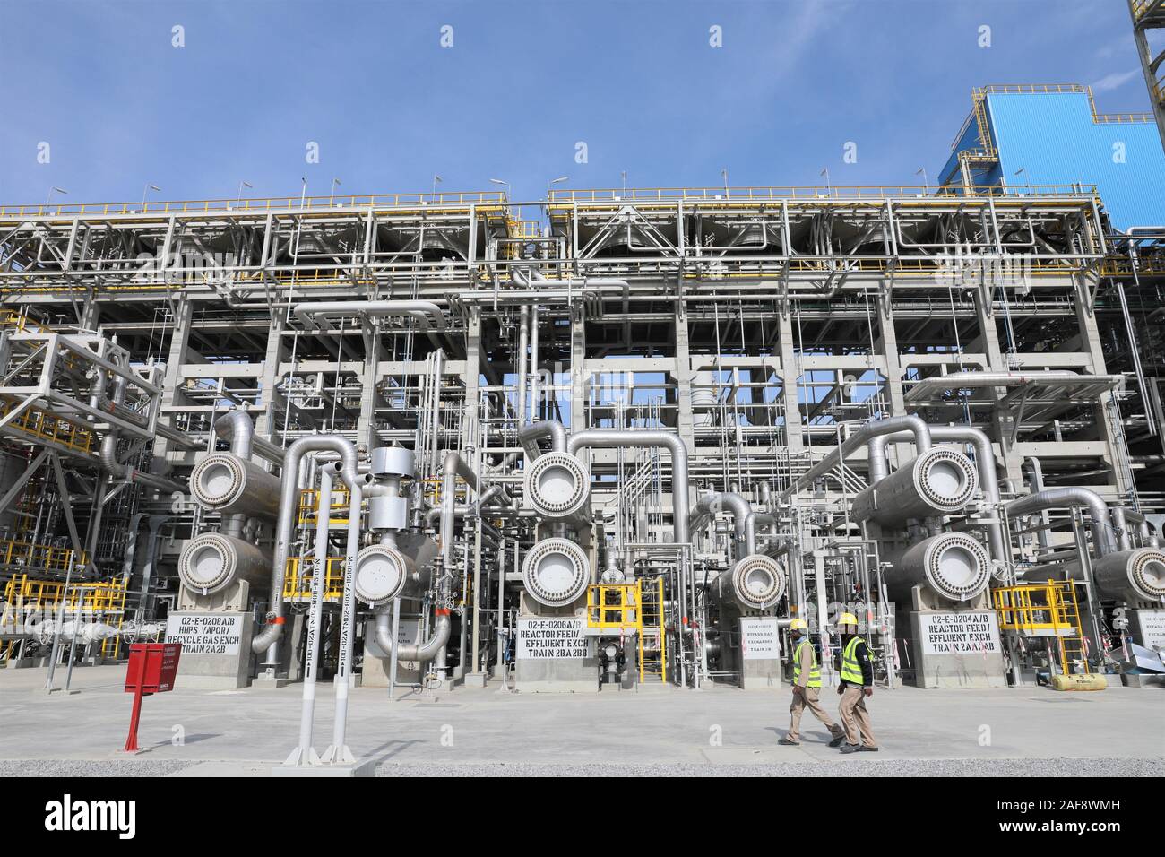 Al ahmadi refinery hi-res stock photography and images - Alamy